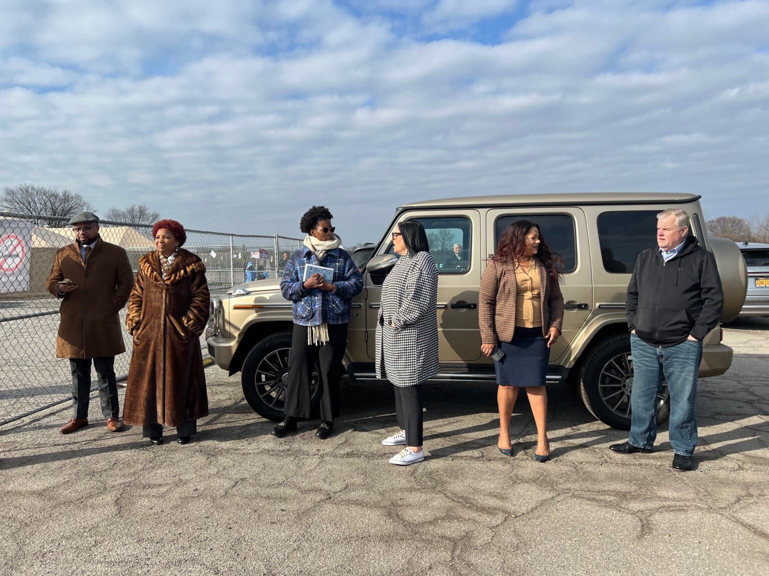 Canarsie Courier Exclusive! — Pols Meet with Migrants During Tour at ...